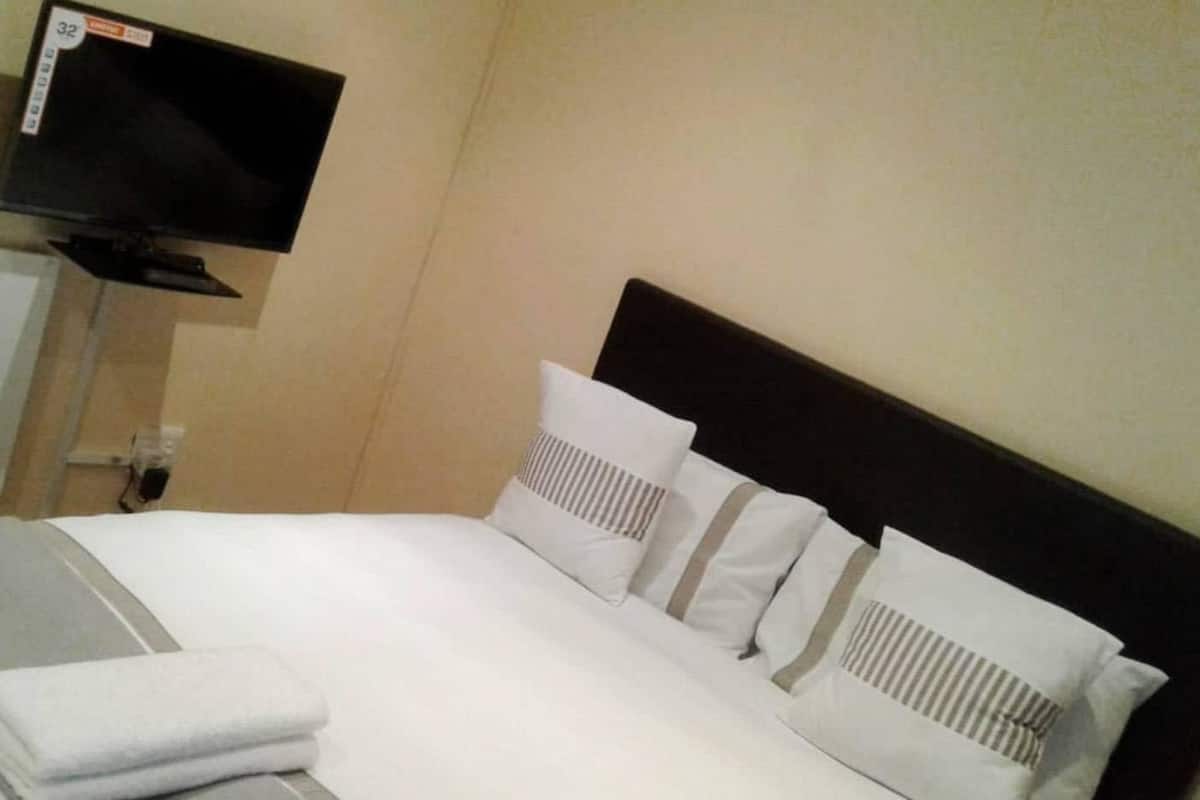 Quarto Superior, casa de banho partilhada | Secretária, ferro/tábua de engomar, Wi-fi grátis