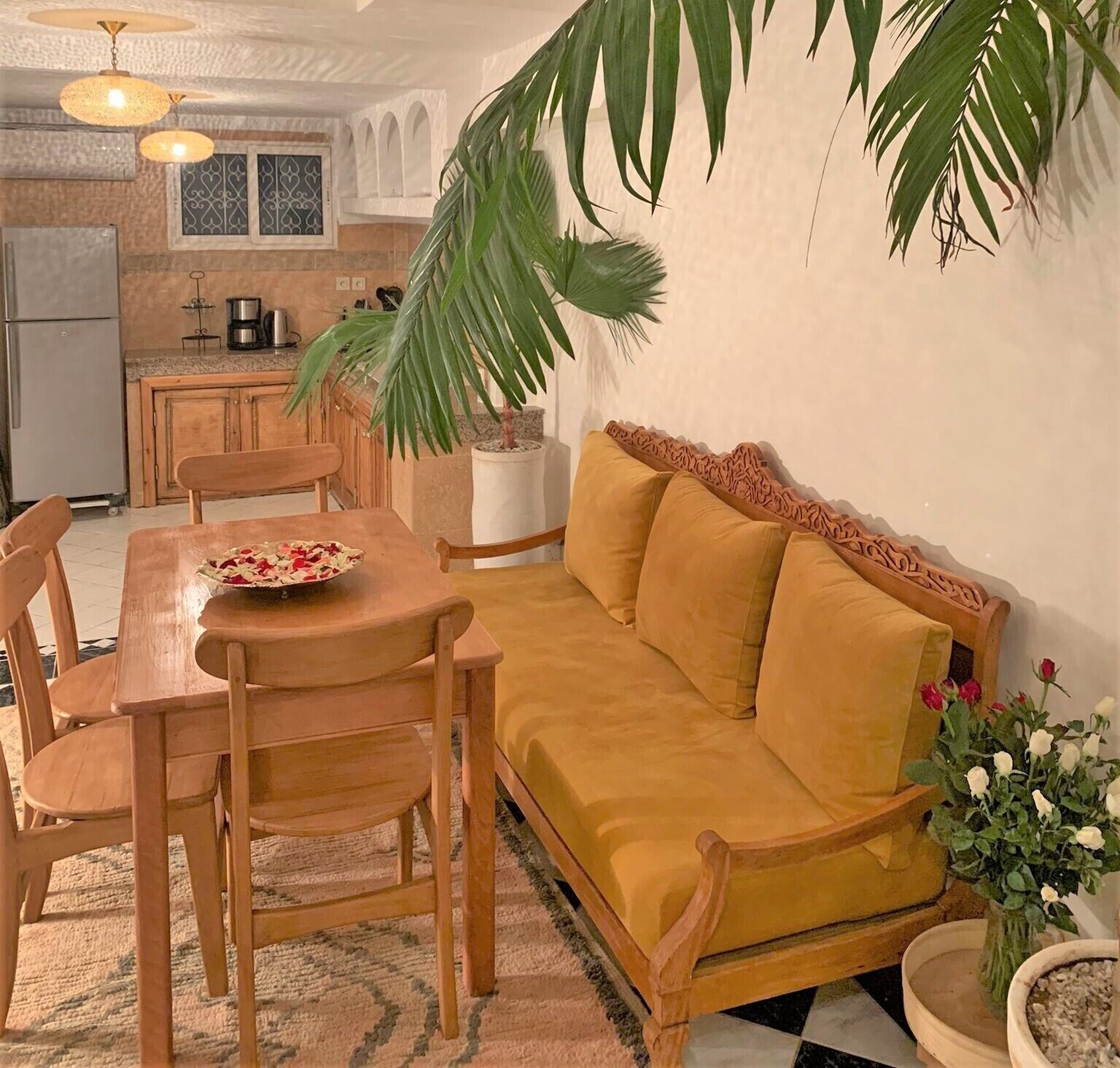 Casa Familiar, 3 quartos, acesso à piscina, Vista para a cidade | Refeições no quarto