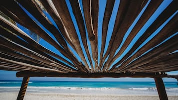 Perto da praia, praia de areia branca
