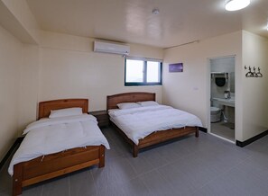 Quarto Triplo Deluxe, vista para o oceano | Secretária, quartos insonorizados, Wi-fi grátis 