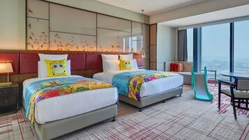 Quarto Familiar, 1 cama king-size, vista para o rio (High Floor) | Roupa de alta qualidade, edredões de penas, minibar