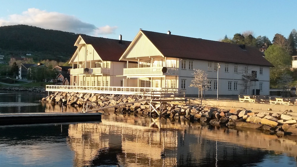 Tingvoll Fjordhotell - Møre og Romsdal