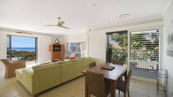 Apartamento (2 Bedrooms) | Sala | Televisor de 40 polegadas com canais por cabo