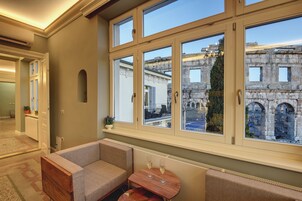 Apartamento de Luxo | Camas de colchão viscoelástico, cofre no quarto 