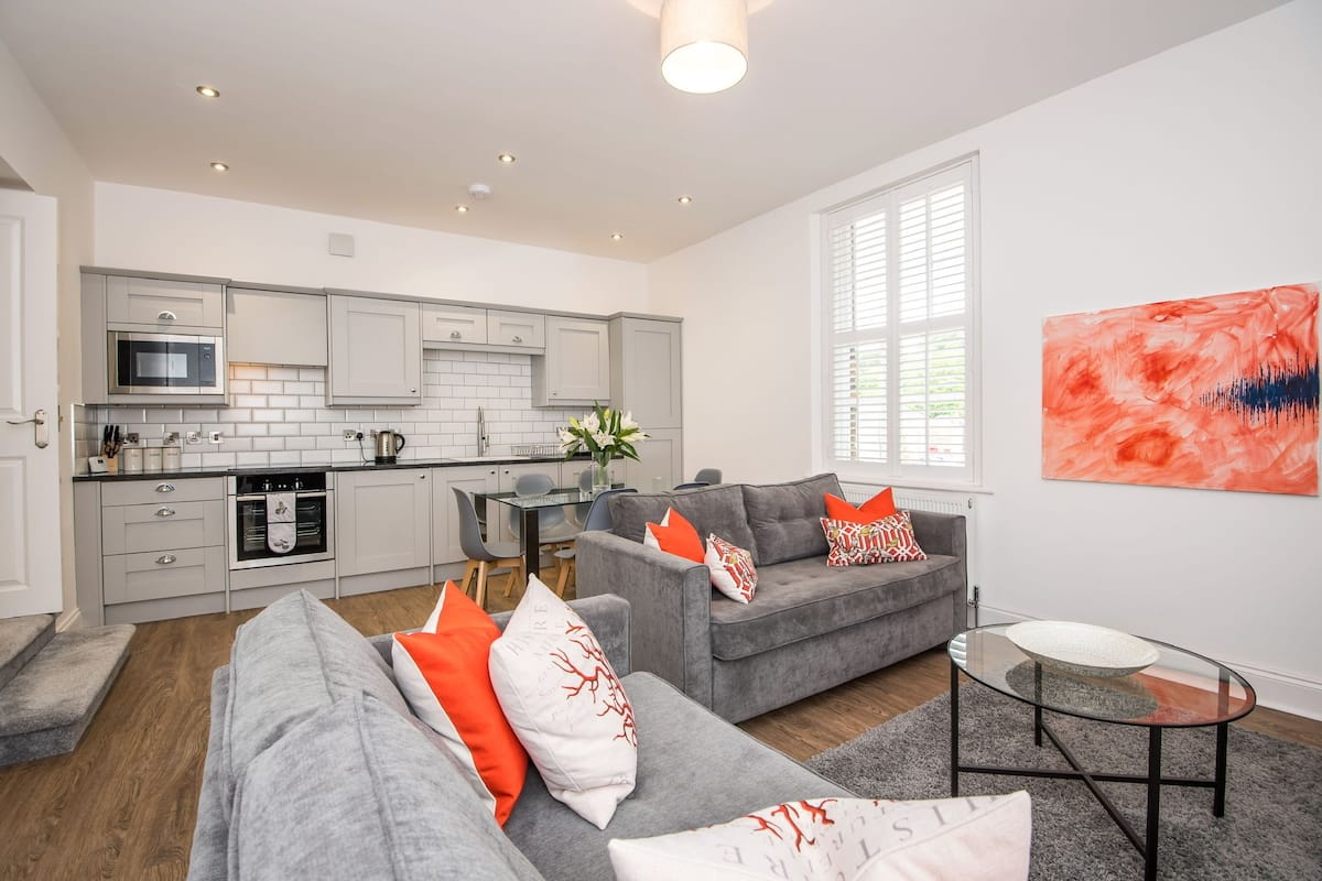 Apartamento, 2 quartos (The Gray) | Sala de estar | TV de ecrã plano