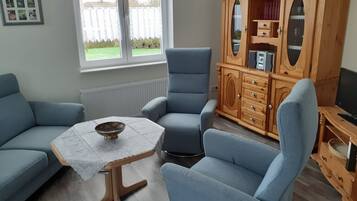 Condo conforto, 2 quartos (Flut - incl. cleaning Fee 60 EUR) | Área de estar | TV de tela plana