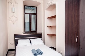 Ferro/tábua de engomar, Wi-fi grátis, roupa de cama fornecida