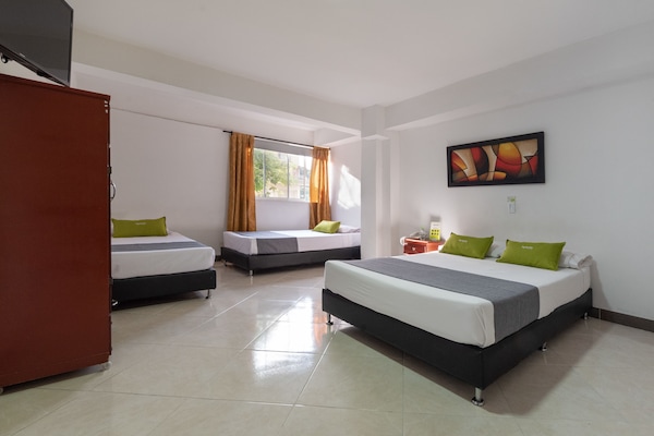 Quarto Quádruplo Standard | Wi-fi grátis, roupa de cama fornecida