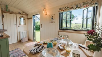 Quarto de Luxo, casa de banho anexa (Cottage Shepherds Hut) | 1 quarto