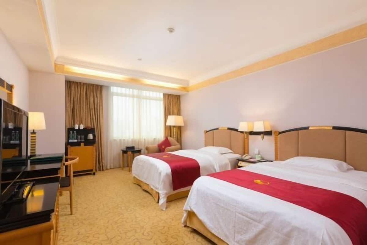 Roupas de cama premium, cofres nos quartos, escrivaninha