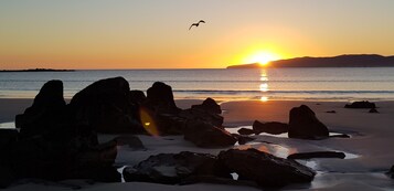 Perto da praia, praia de areia branca