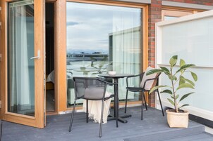 Medium Studio with a Rooftop Terrace | Varanda