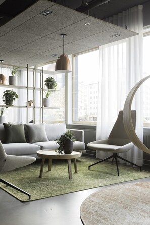 Área de estar no saguão