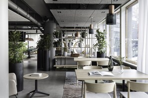 Área de estar no saguão