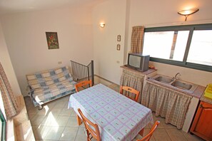 Apartamento, 1 quarto | Refeições no quarto