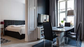 Apartamento, 2 quartos | Sala de estar | TV plasma