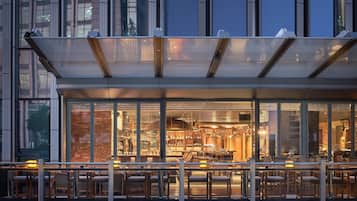 2 bares/lounges