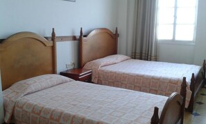 Quarto Quádruplo | Cofre no quarto, Wi-fi grátis