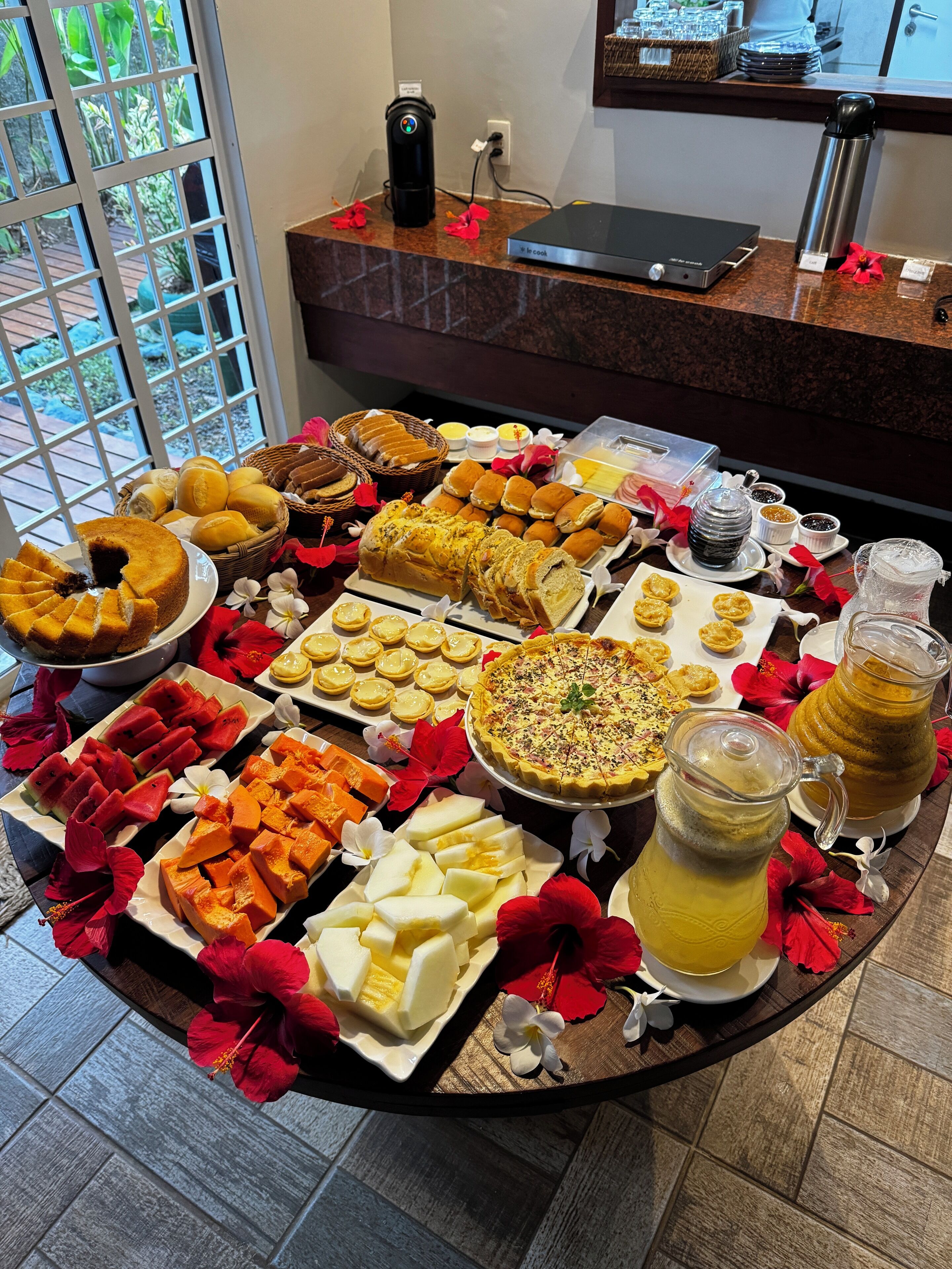 Café da manhã com buffet grátis todos os dias