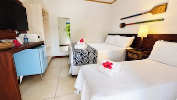 Quarto Triplo Standard | Minibar, cofre no quarto, com decoração personalizada