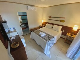 Quarto Duplo Standard | Minibar, cofre no quarto, com decoração personalizada 