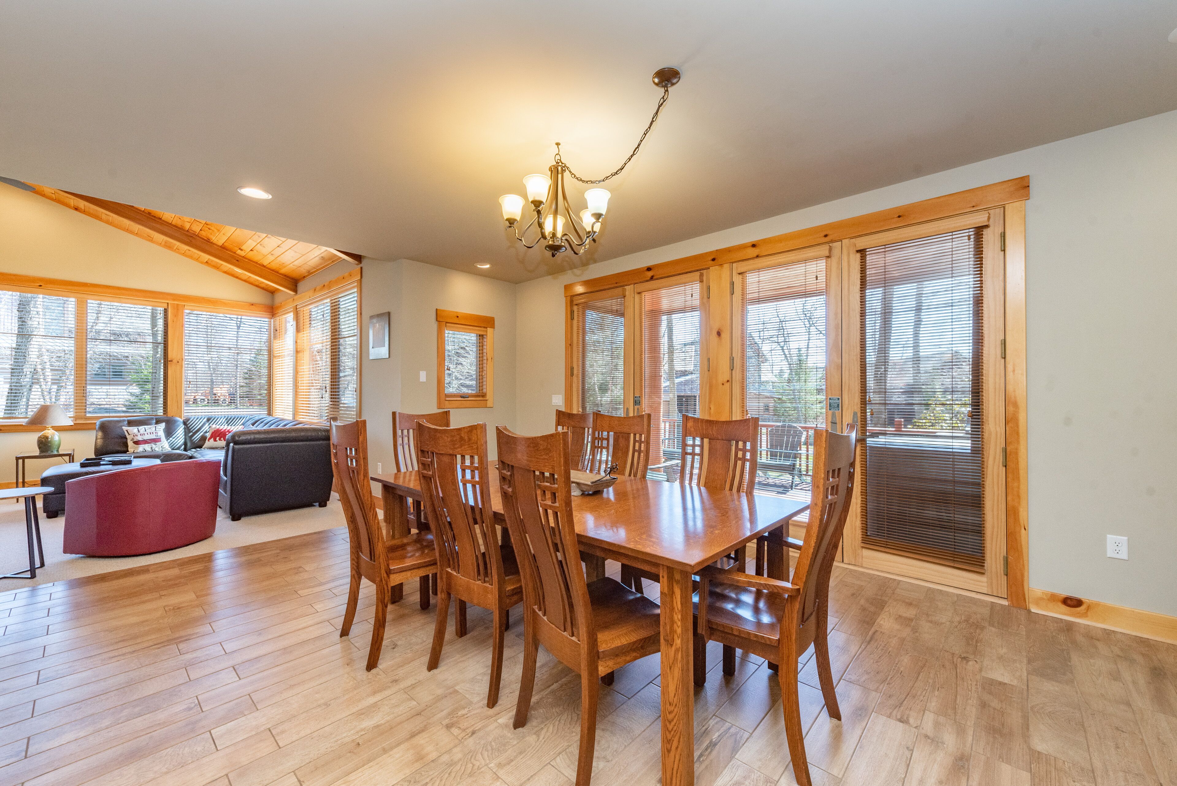 Chill Inn: Ski In\/ Ski Out, Hot Tub, Fireplace, Grill! - Deep Creek Lake, MD