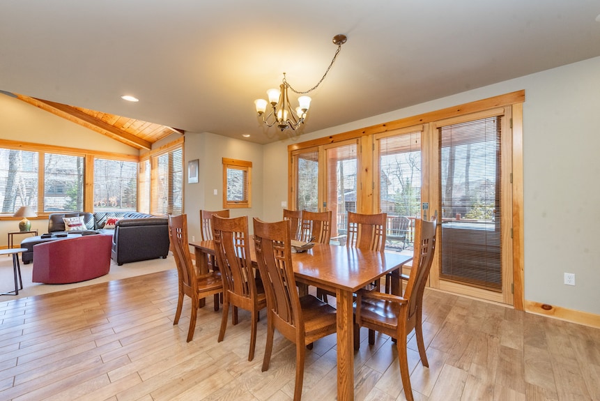 Chill Inn: Ski In\/ Ski Out, Hot Tub, Fireplace, Grill! - Deep Creek Lake, MD