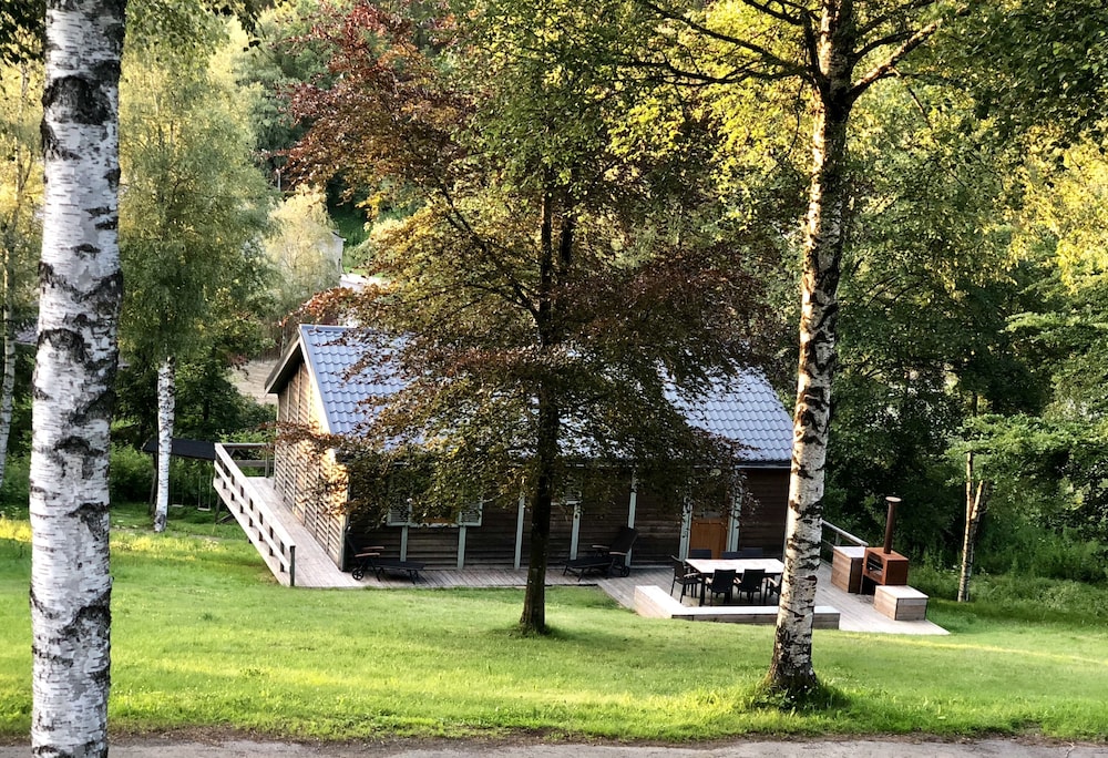 Chalet Scandinave Dans Un éCrin De Verdure Et De Forêt... - Butgenbach