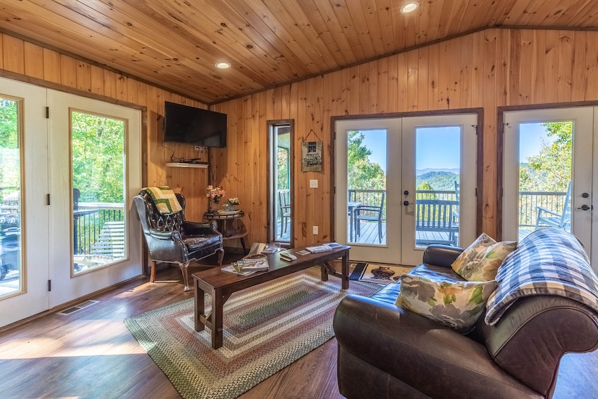 Mountain Views - Hot Tub - Fire Pit - 4wd-awd - Bryson City, NC