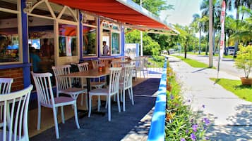 Café da manhã e almoço, culinária local