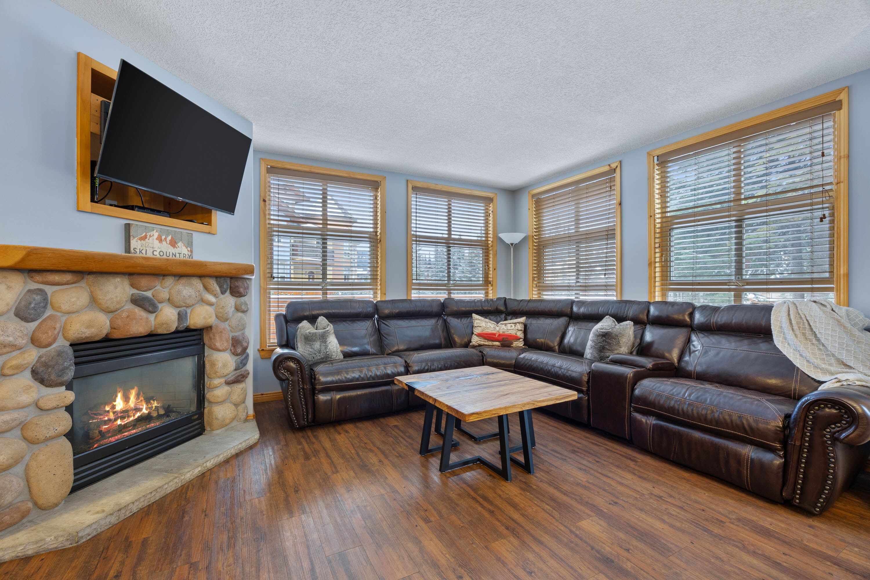 Perfectly Located Beautiful 4 Bedroom Townhouse - Sun Peaks