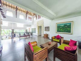 Área de estar no saguão