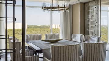 Suíte presidencial, 1 quarto | Roupas de cama premium, cofres nos quartos, escrivaninha