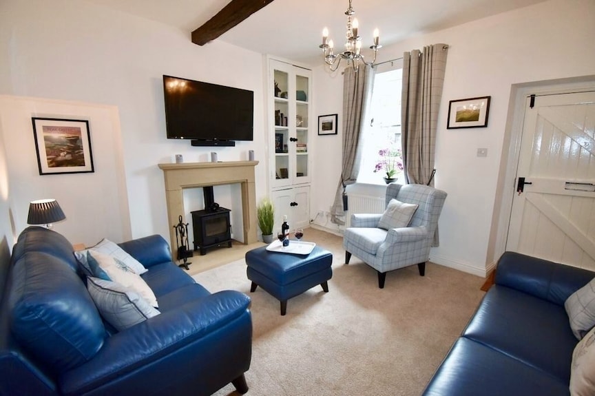 Charming Riverside Cottage In Bradwell, Central Peak District | 4 Guests - 캐슬턴