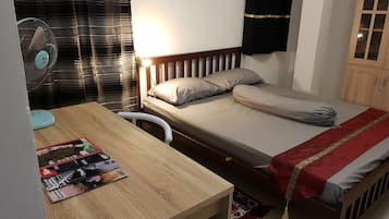 Quarto Duplo | Secretária, secretária adequada para computadores portáteis