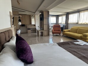 Quarto Familiar, vista para o mar | Roupa de alta qualidade, minibar, secretária 