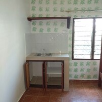 Quarto solteiro família | Cozinha americana privada | Talheres/pratos/utensílios de cozinha