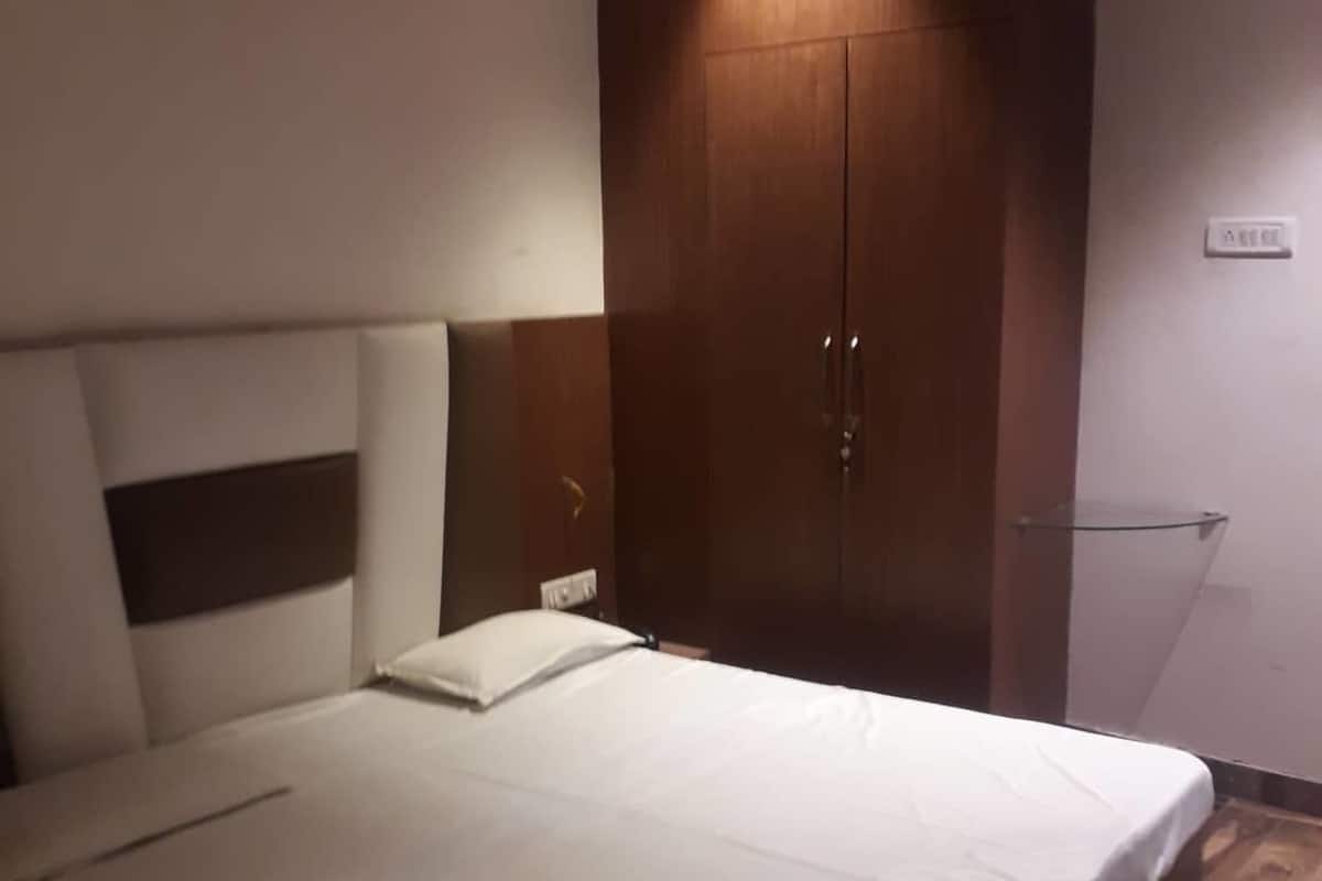 Quarto empresarial | 1 quarto, cofres nos quartos, escrivaninha