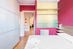 Apartamento, 1 quarto, não fumadores | Secretária, secretária adequada para computadores portáteis 