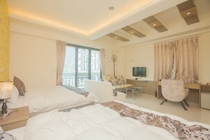 Quarto Quádruplo (201) | Secretária, Wi-fi grátis, roupa de cama fornecida 