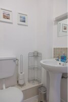 Apartamento | Banheiro | Chuveiro, produtos de toalete grátis, secador de cabelo