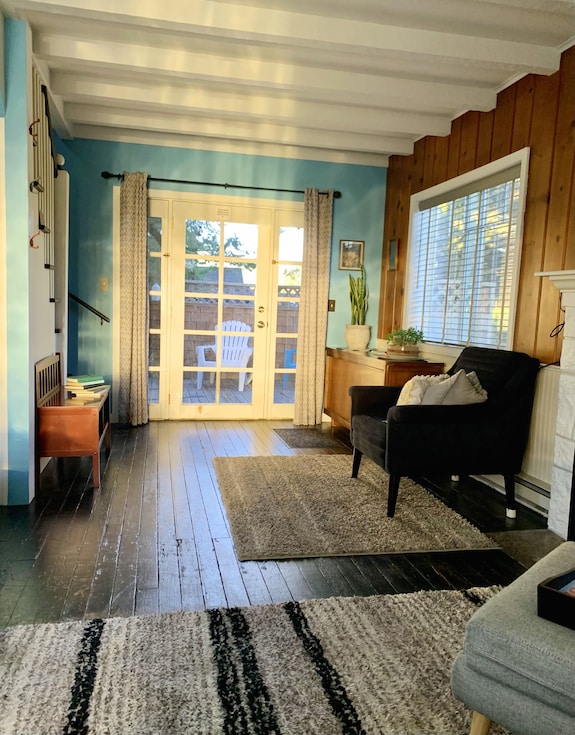 Downtown Beach Cottage - Clean, 2 Bed/2bath - Dog Friendly-3 Blks From Beach. - Cannon Beach, OR