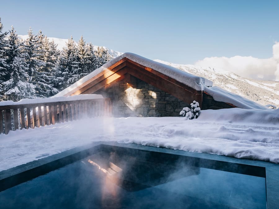 Piscina interior, piscina exterior, espreguiçadeiras