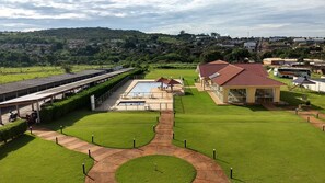 2 piscinas exteriores 