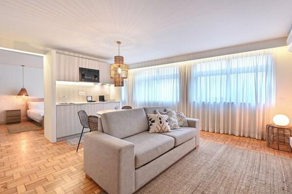 Estúdio luxo (204) | Área de estar | TV de tela plana