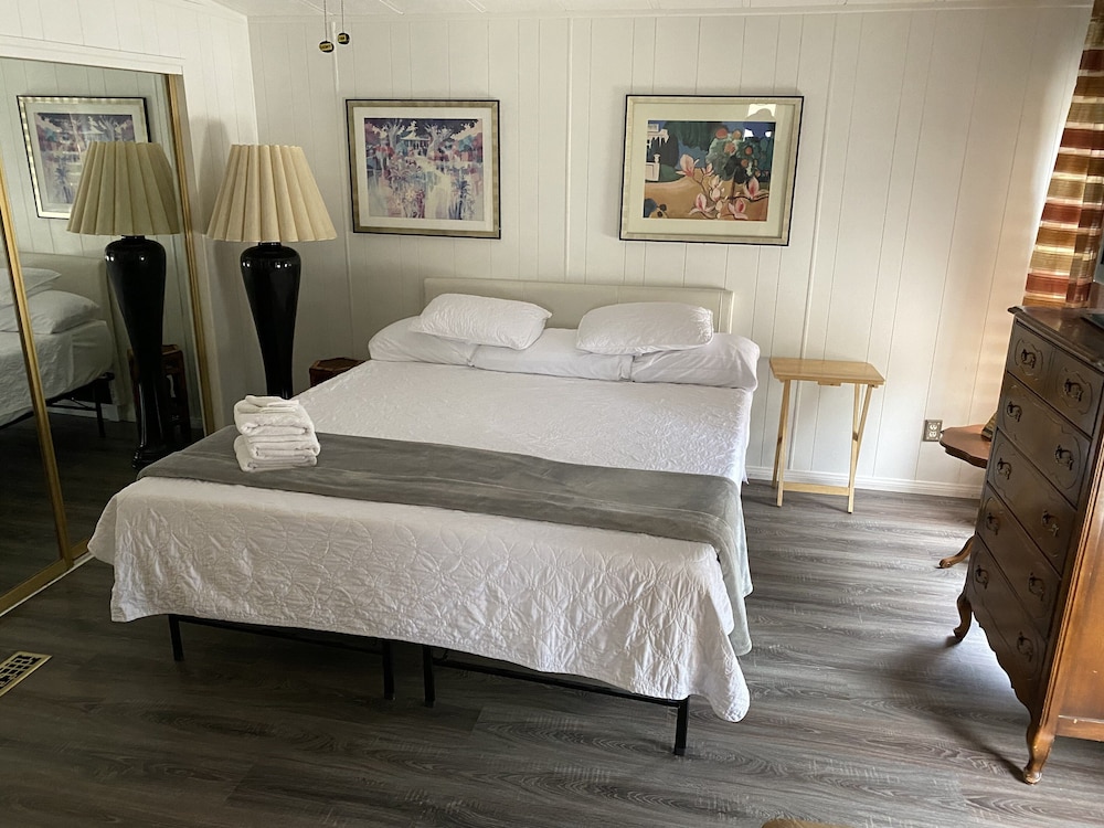 Entire 1432 Sq. Ft. Home With 50 Amp Ev Charging Outlet Available. - Nevada