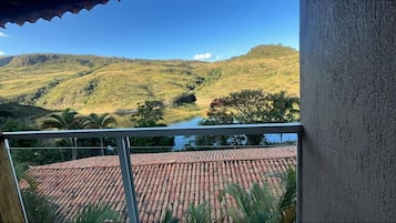 Quarto casal luxo, 1 quarto, para não fumantes, vista para o vale | Roupa de cama