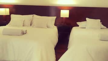Quarto triplo standard | Cortinas blackout, Wi-Fi de cortesia, roupa de cama