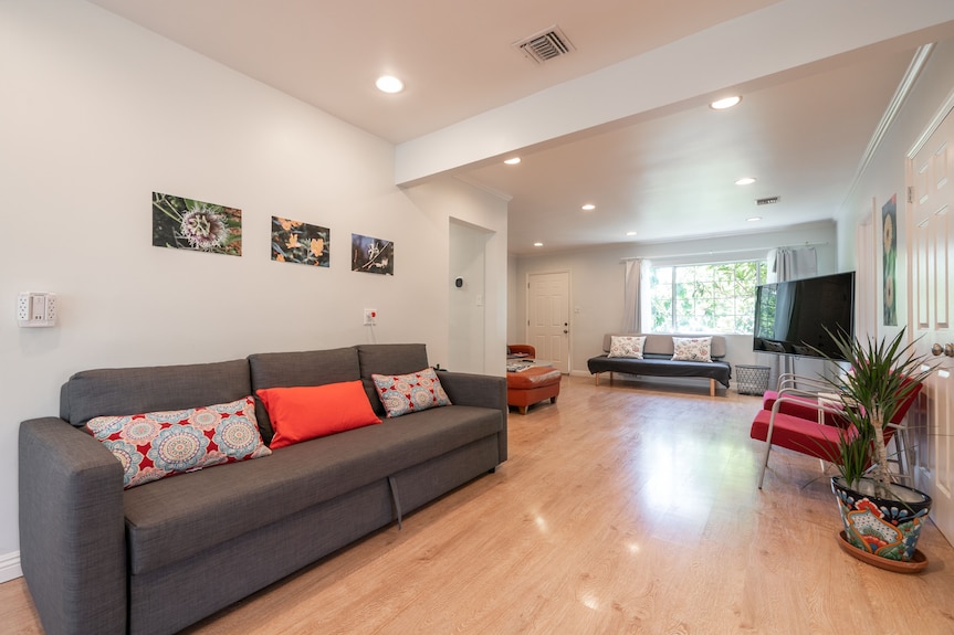 新しく改装されたガーデンホーム-観光名所への簡単なアクセス - ロサンゼルス