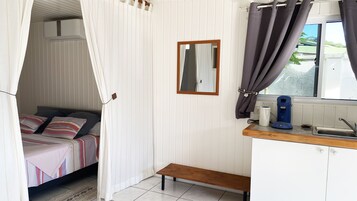 Roupa de alta qualidade, com decoração personalizada 